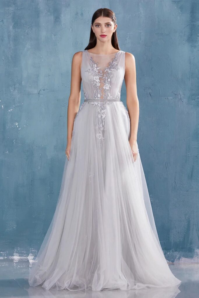 Tul bordado flores plisado en pecho | DOCE38